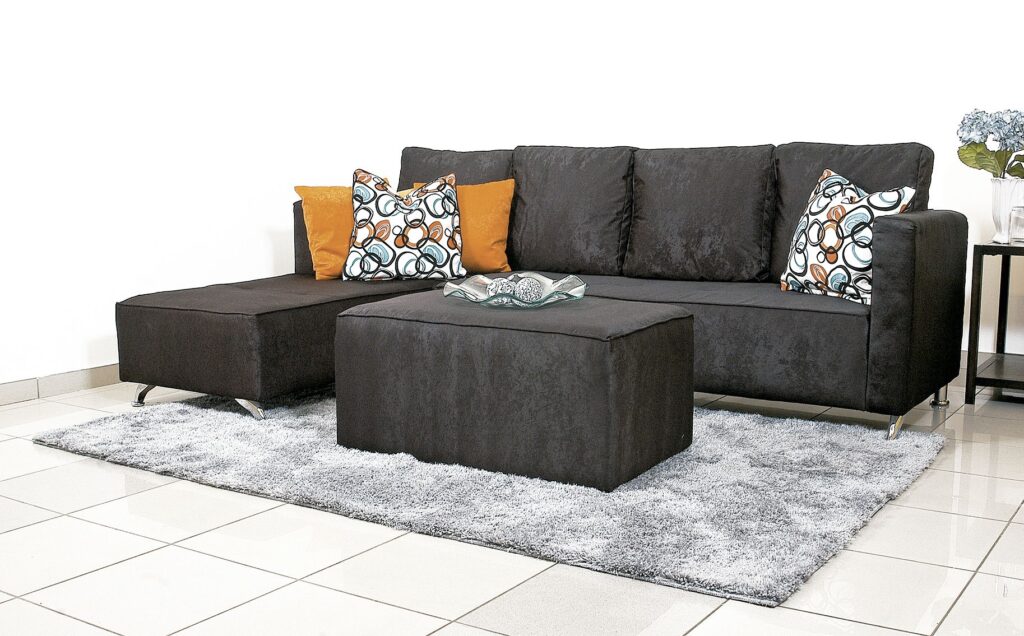 Cómo decorar una sala de estar con muebles negros: Creando un ambiente ...